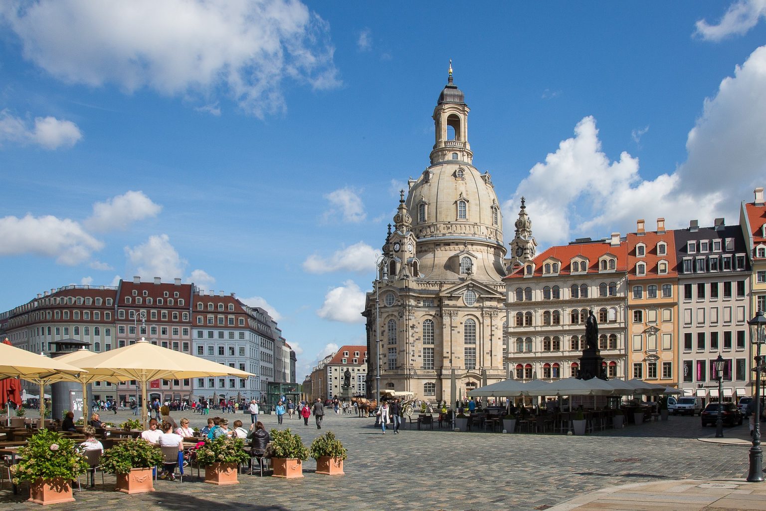 Symbol des Wiederaufbaus und Wahrzeichen: Die Frauenkirche Dresden ...