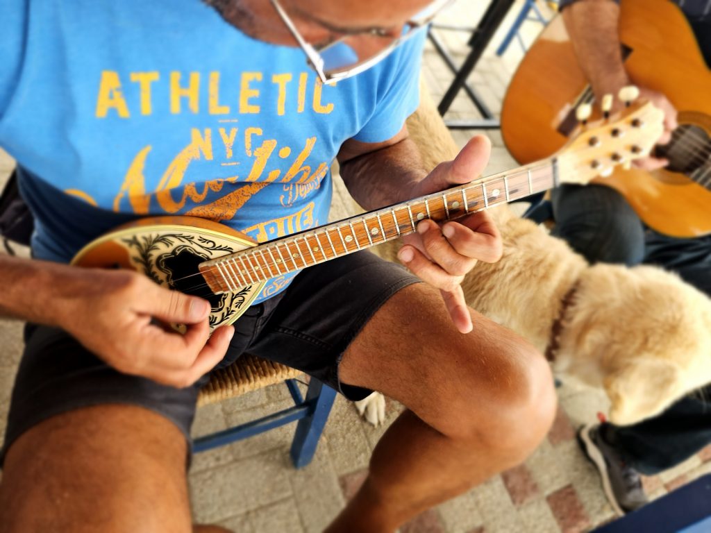 Der heimliche König des Rembetiko: Der Baglamas - Hellas Bote