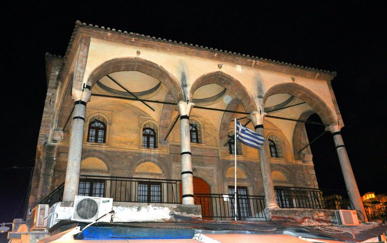 Die Tzistarakis-Moschee: Ein Symbol des kulturellen Wandels und der ...